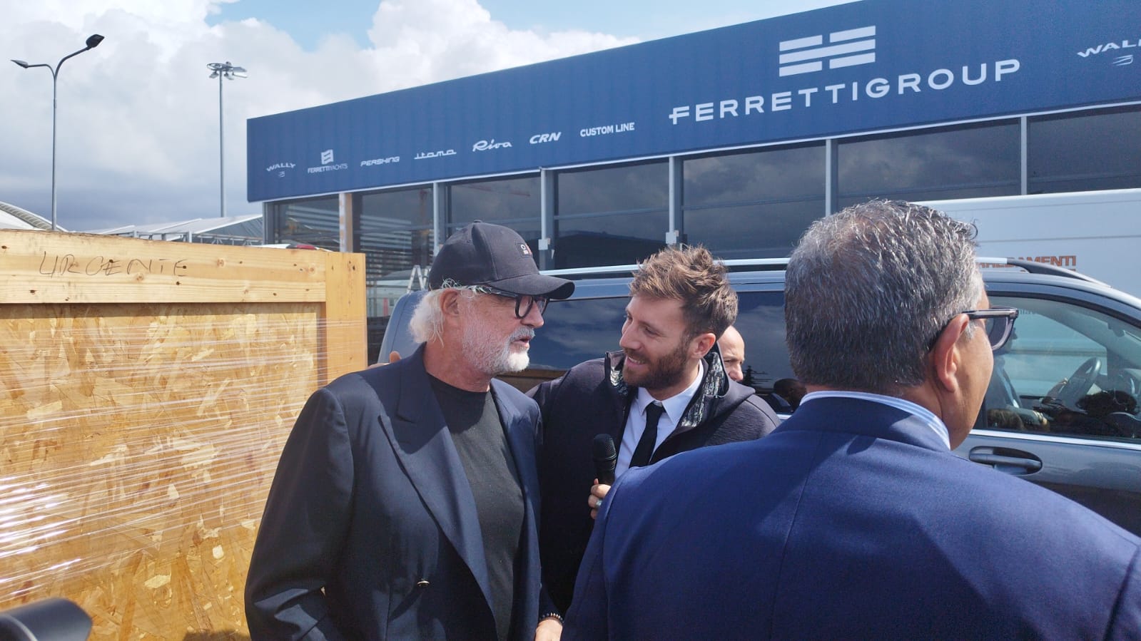 Briatore sui 'giovani che non hanno voglia di lavorare', Blitz delle ...