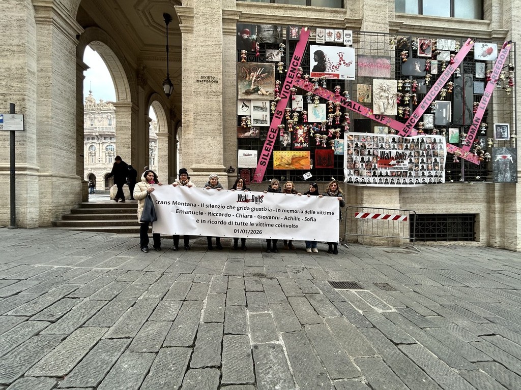 Wall of Dolls ricorda Emanuele Galeppini e le vittime di Crans-Montana ...